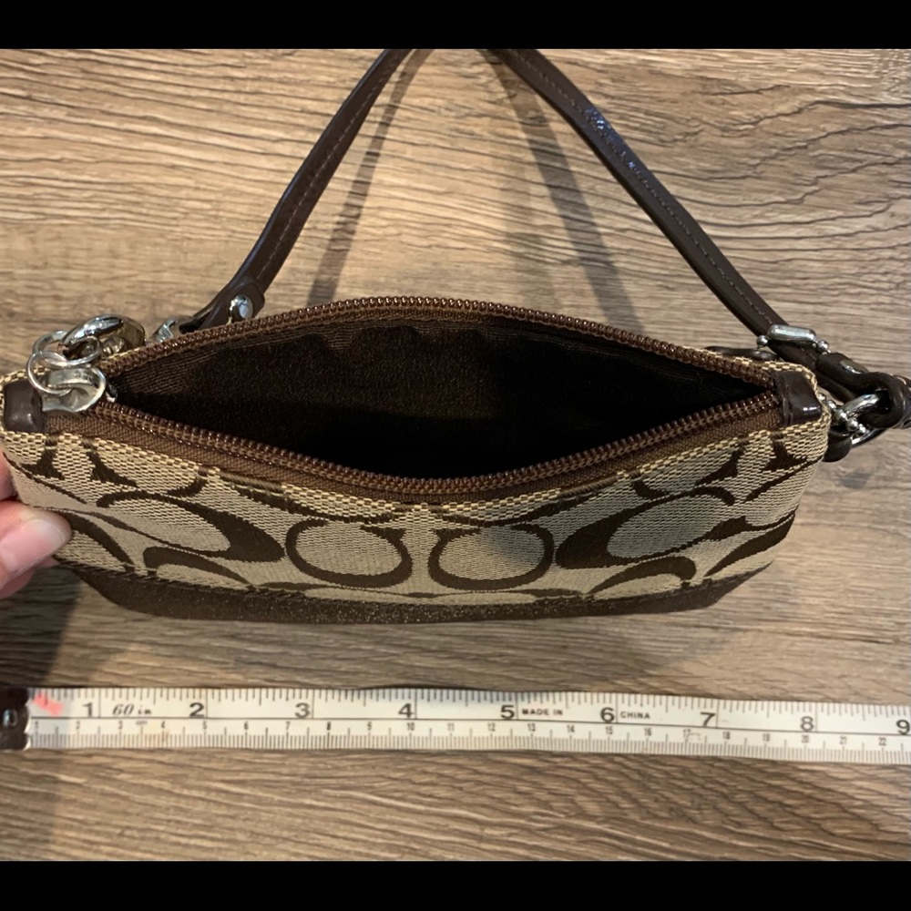 *Coach Wrist Wallet - Gem